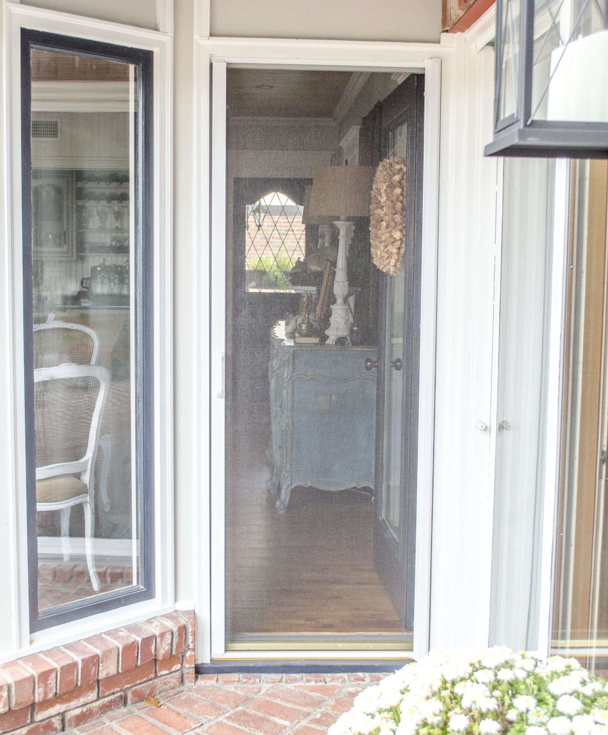 Bespoke Solar Management Solution For Contemporary Build | Phantom Screens